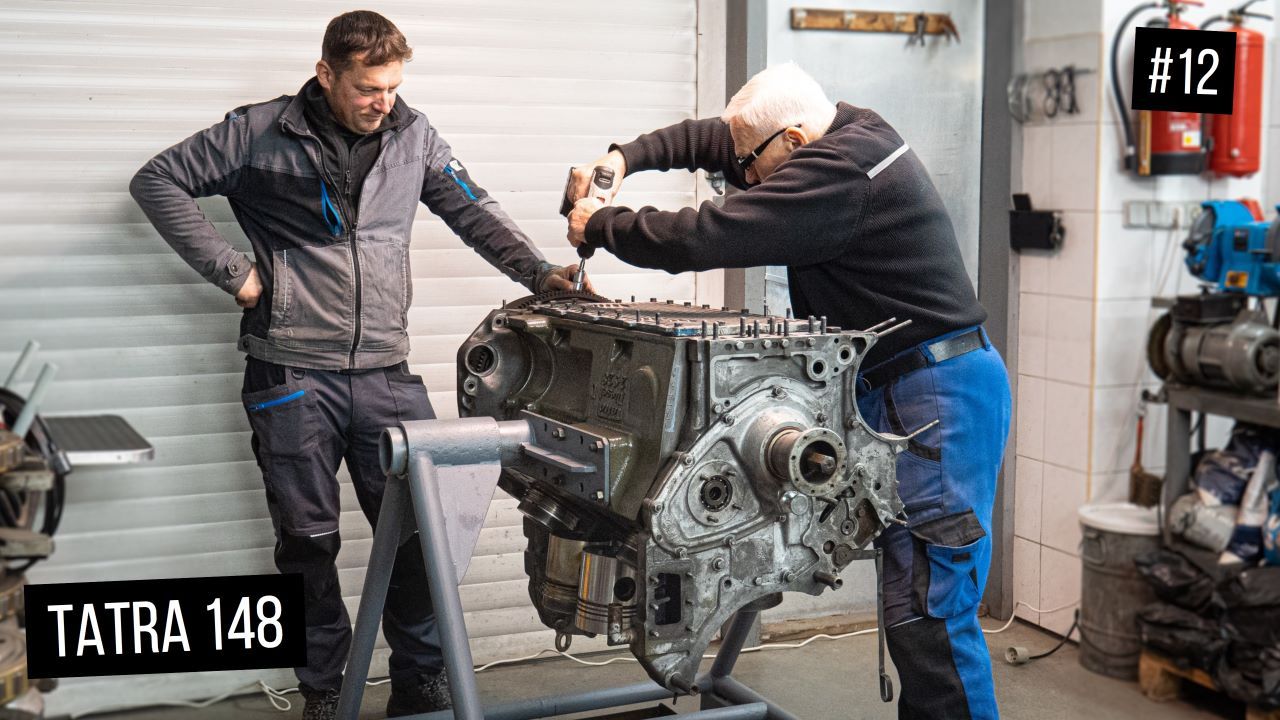Skládáme spodní část motoru Tatry 148 | Renovace 12. díl | Stream